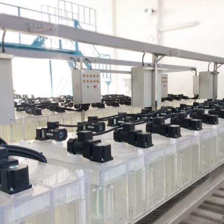 Mixer settler liquid/liquid solvent extraction in continuous mode ...