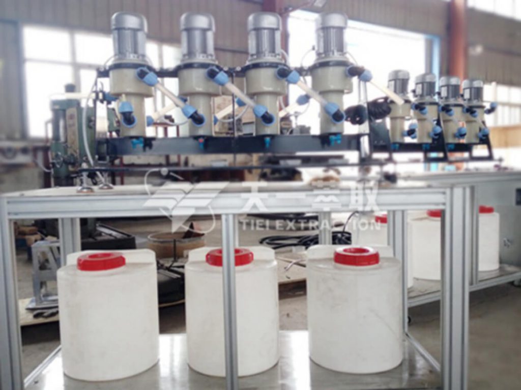 Mixer settler liquid/liquid solvent extraction in continuous mode ...